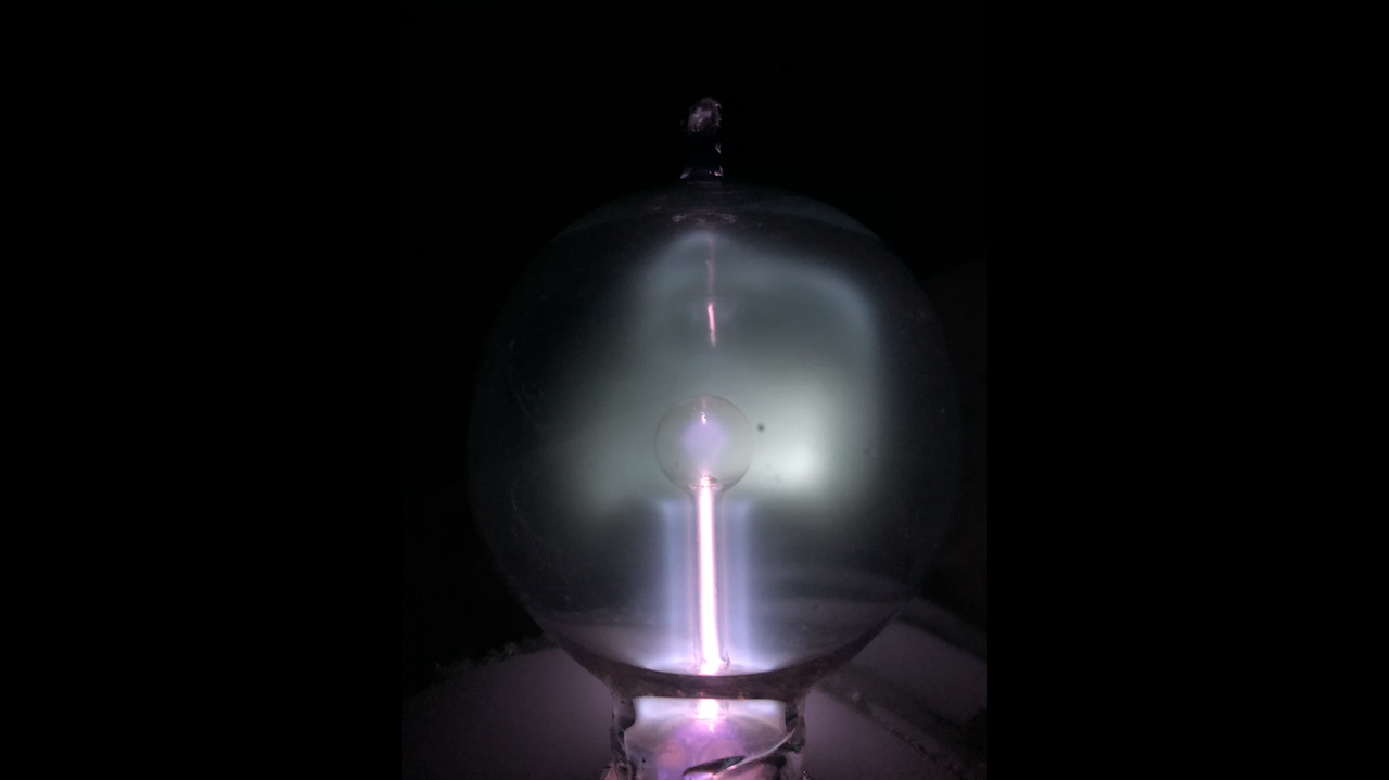 Demonstration of the Tesla Brush Bulb and Debunking Misconceptions - G ...